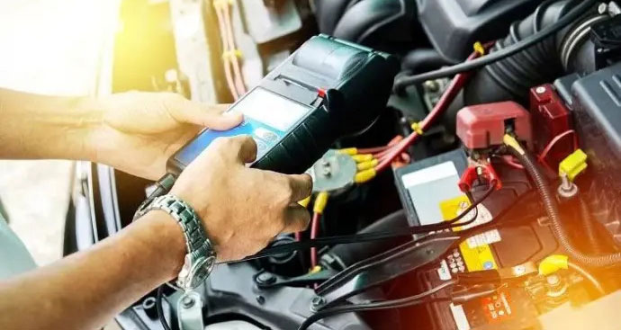 24/7 Jump Start Car Service in Dubai | battery boost - iTyreCare